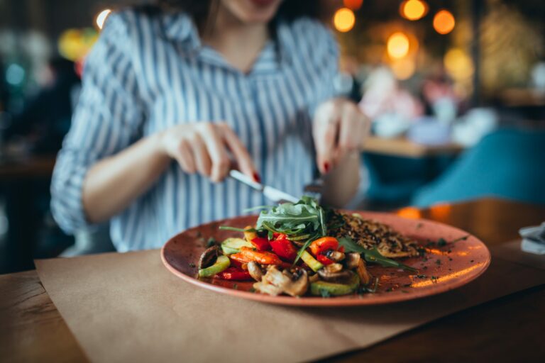 30 Best Keto Friendly Restaurants Near me, Eating out Keto - Bee Healthy